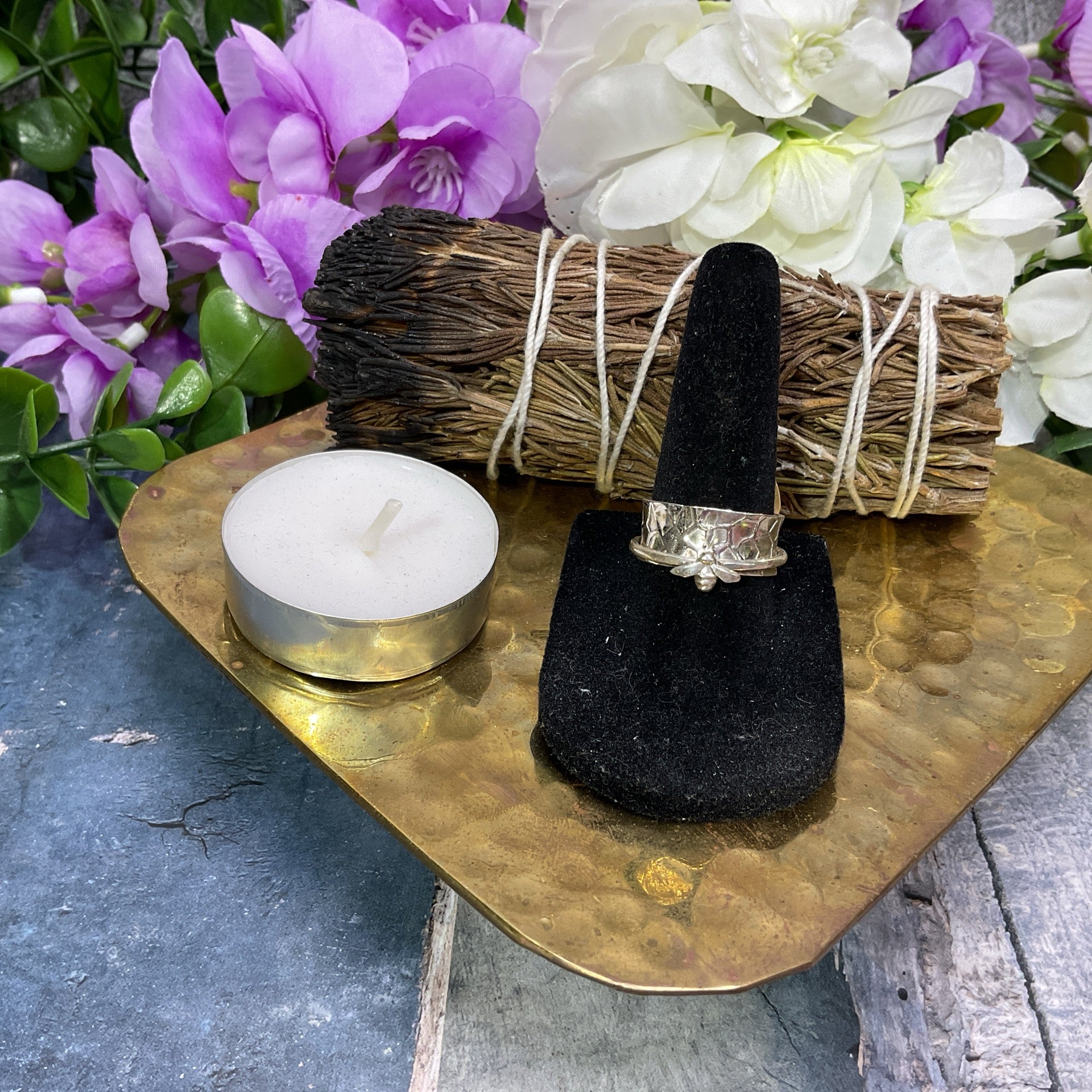 Bee Spinner | Bone and Branch